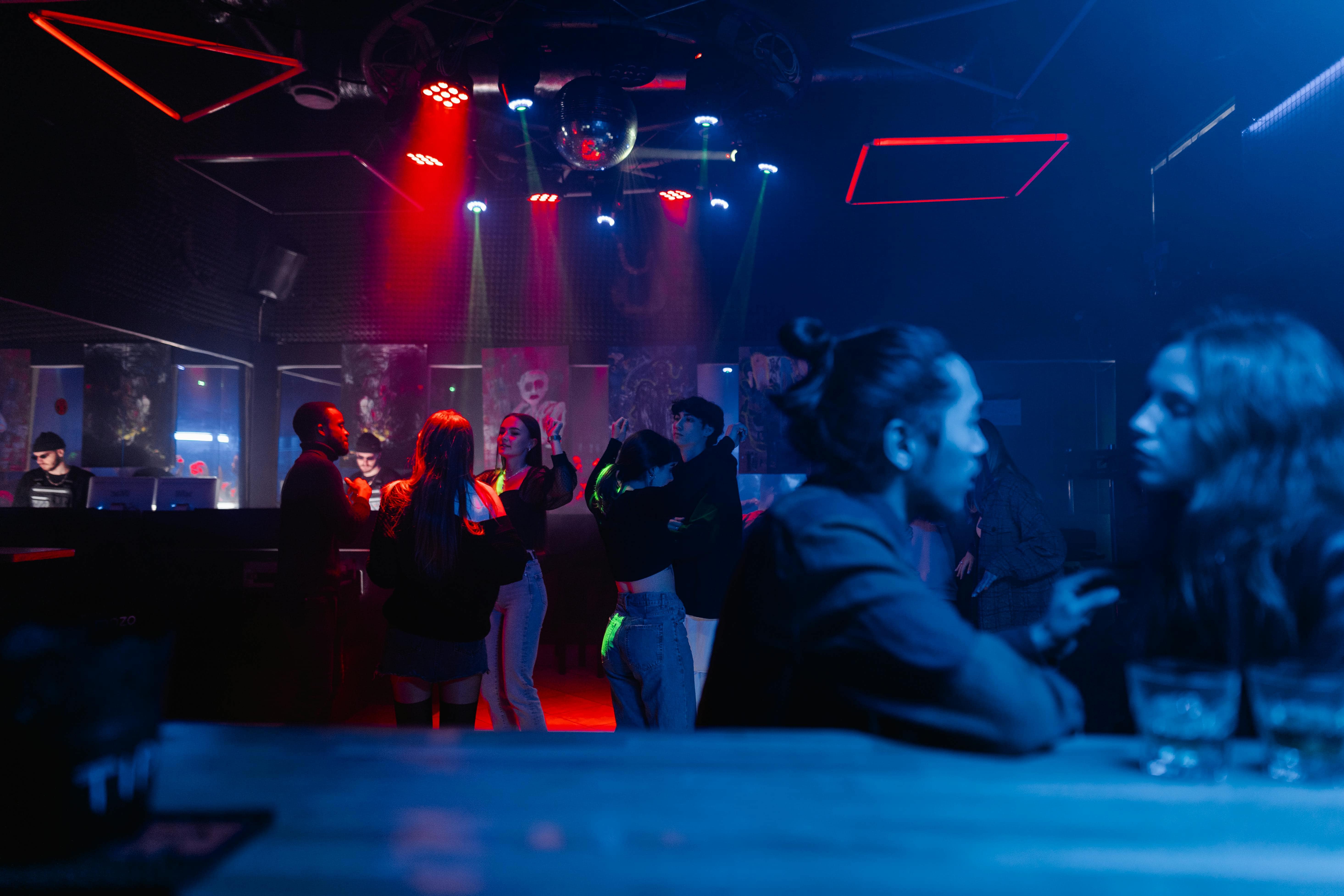 Bottle Girl Jobs for Nightlife Professionals - Diversity Employment
